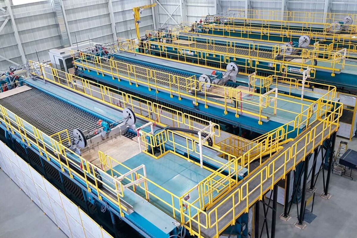 Dewaterning aluminium refinery sludges