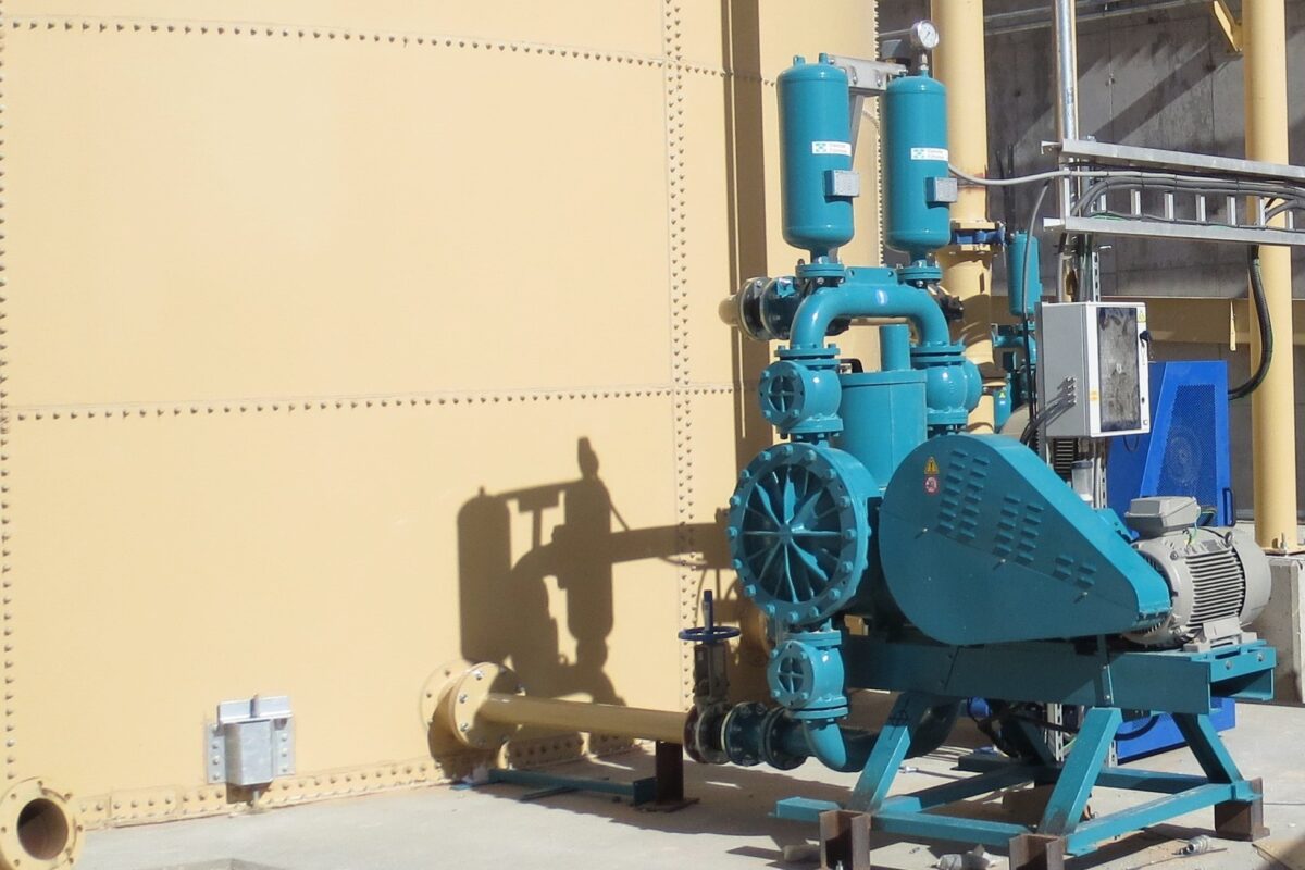 Pumps for optimizing filtration processes